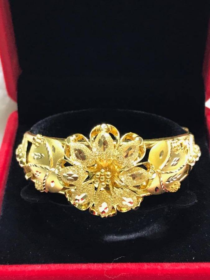 What s New At Helen Jewelry Shop In 927 Ongpin Street Sta Cruz City what-s-new-at-helen-jewelry-shop-in-927-ongpin-street-sta-cruz-city